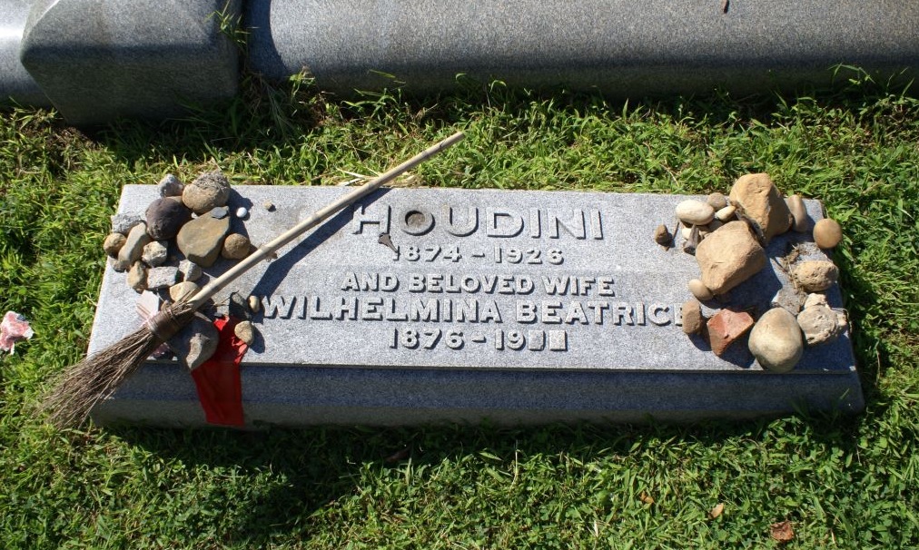 Harry Houdini's Ghost - Haunted Montreal Blog